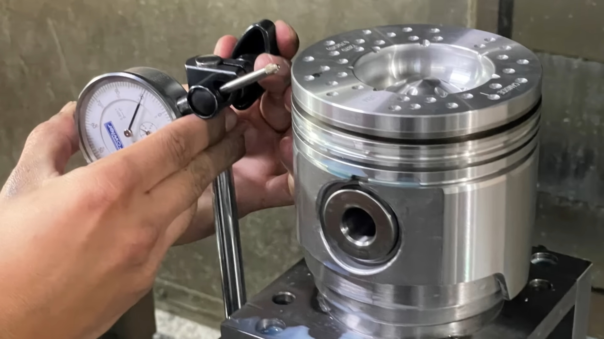 Dimple Piston di Muka bisa Meningkatkan Efisiensi? - Jejak Ban